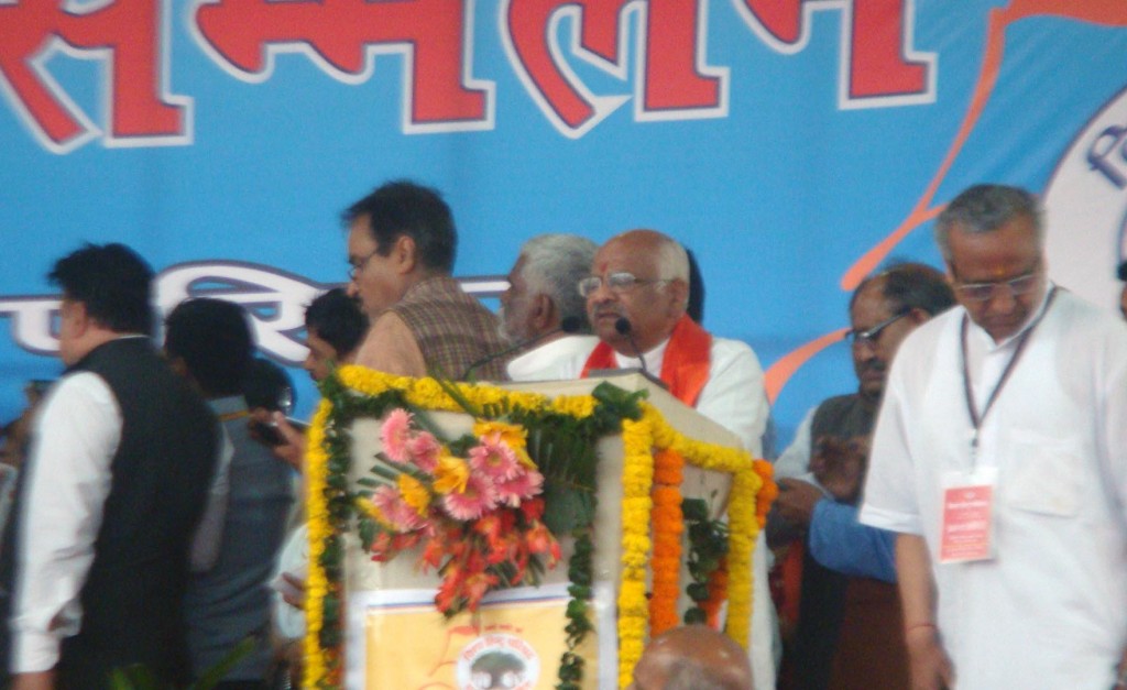 NEW DELHI: Virat Hindu Sammelan हिन्दू ही आगे के उद्घोष के साथ संपन्न ...